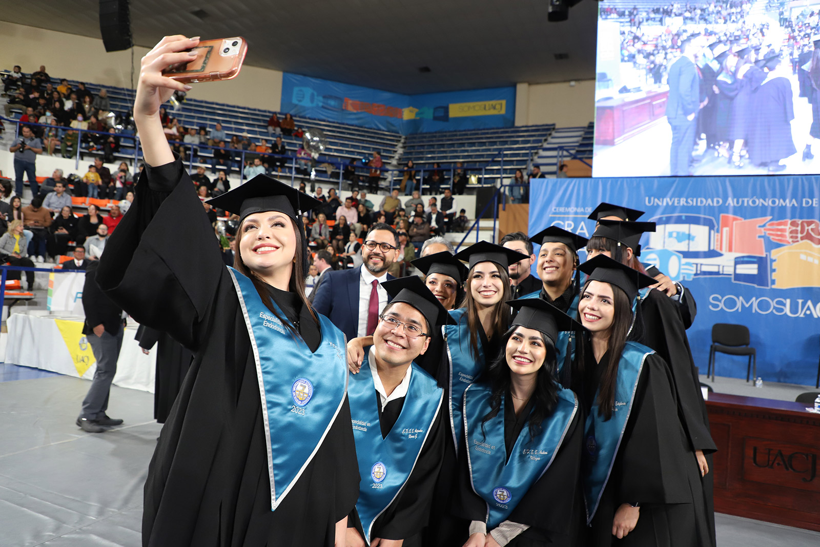 Celebran graduación 1973 universitarios – Gaceta UACJ